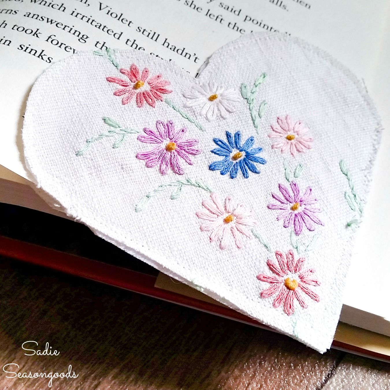 DIY Corner Bookmarks From Embroidered Linens DIY Corner Bookmarks From Embroidered Linens