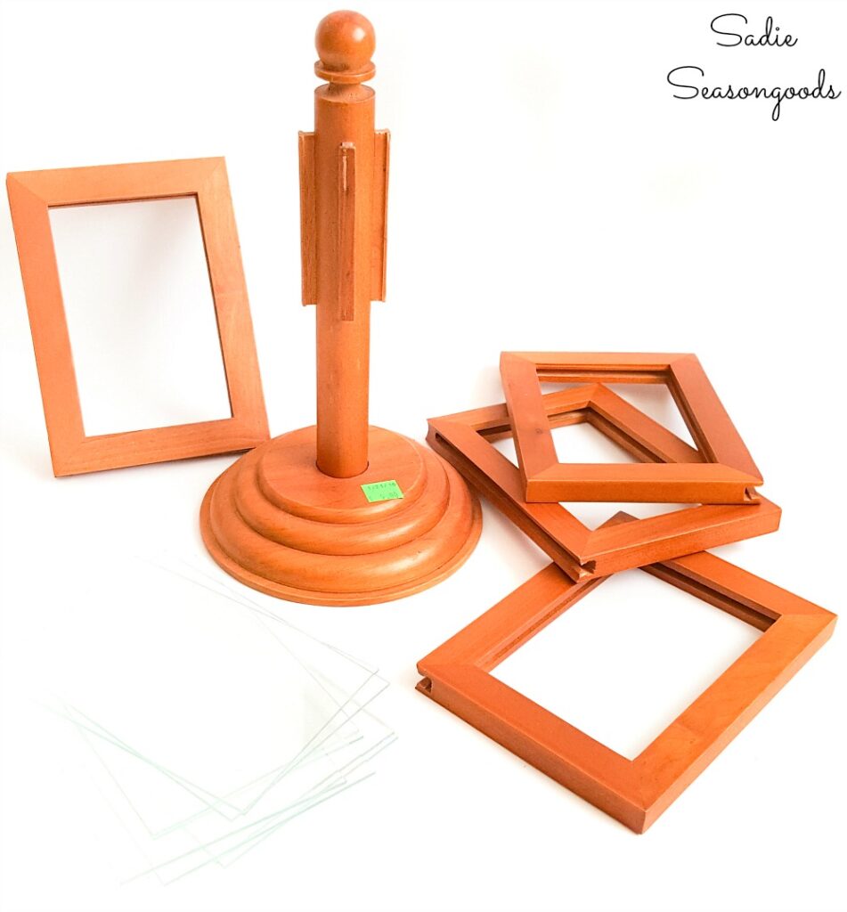 Displaying Vintage Christmas Postcards in a Rotating Photo Frame