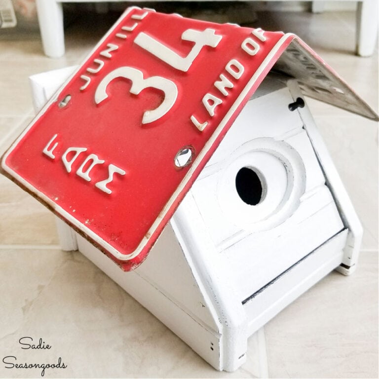 Wren Birdhouse from a Wooden Tissue Box