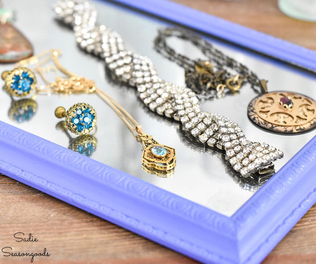 30+ Ideas for Upcycled Picture Frames from the Thrift Store