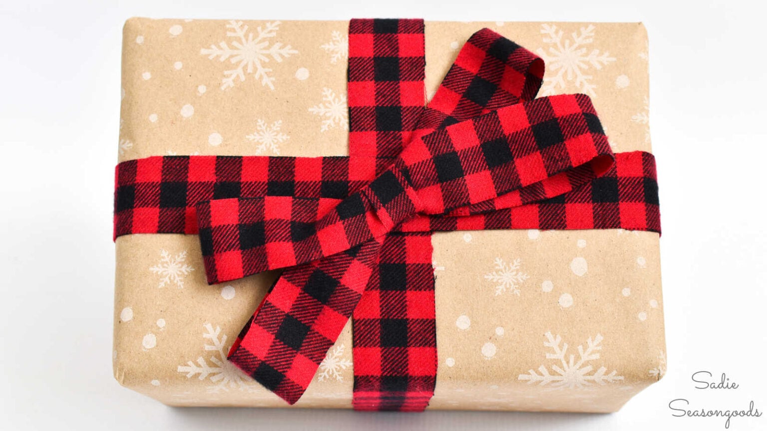 Christmas Plaid Projects and Craft Ideas for a Tartan Tannenbaum